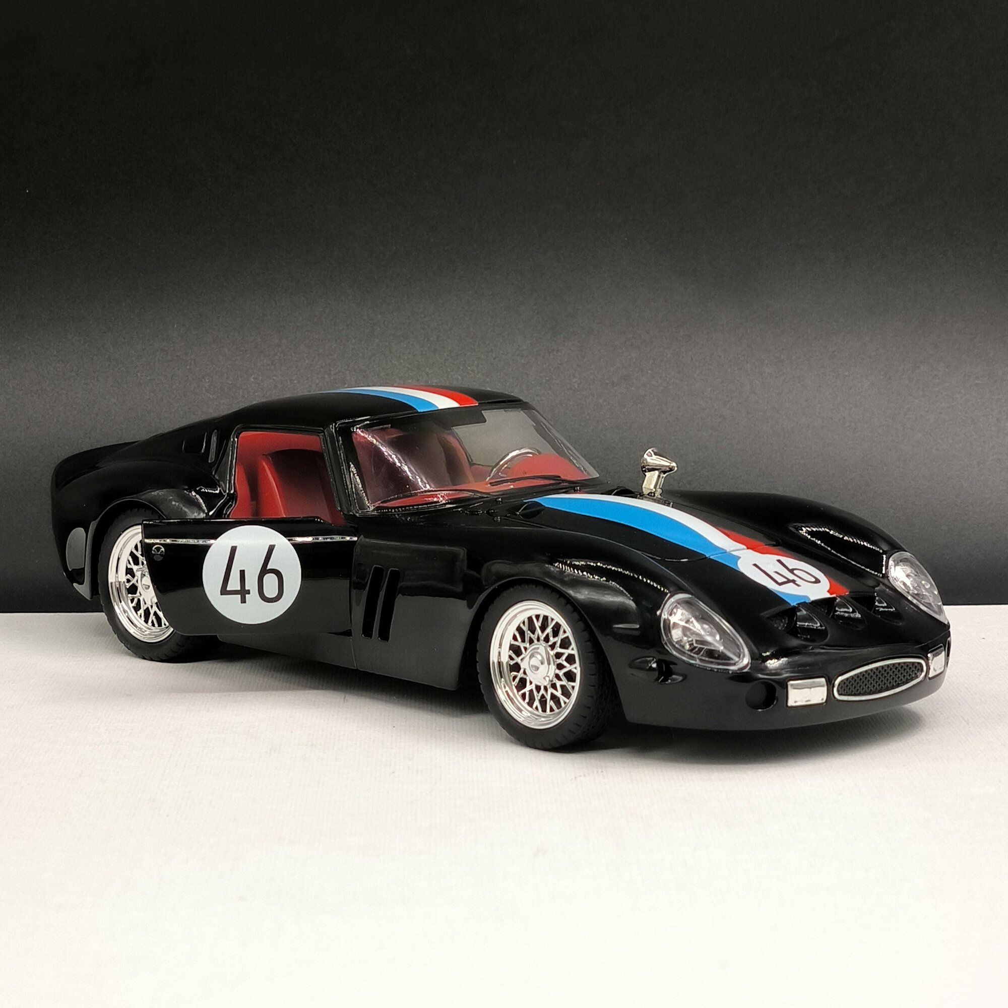 Машинка металлическая Ferrari 250 GTO, масштаб 1:22, световое и звуковое сопровождение