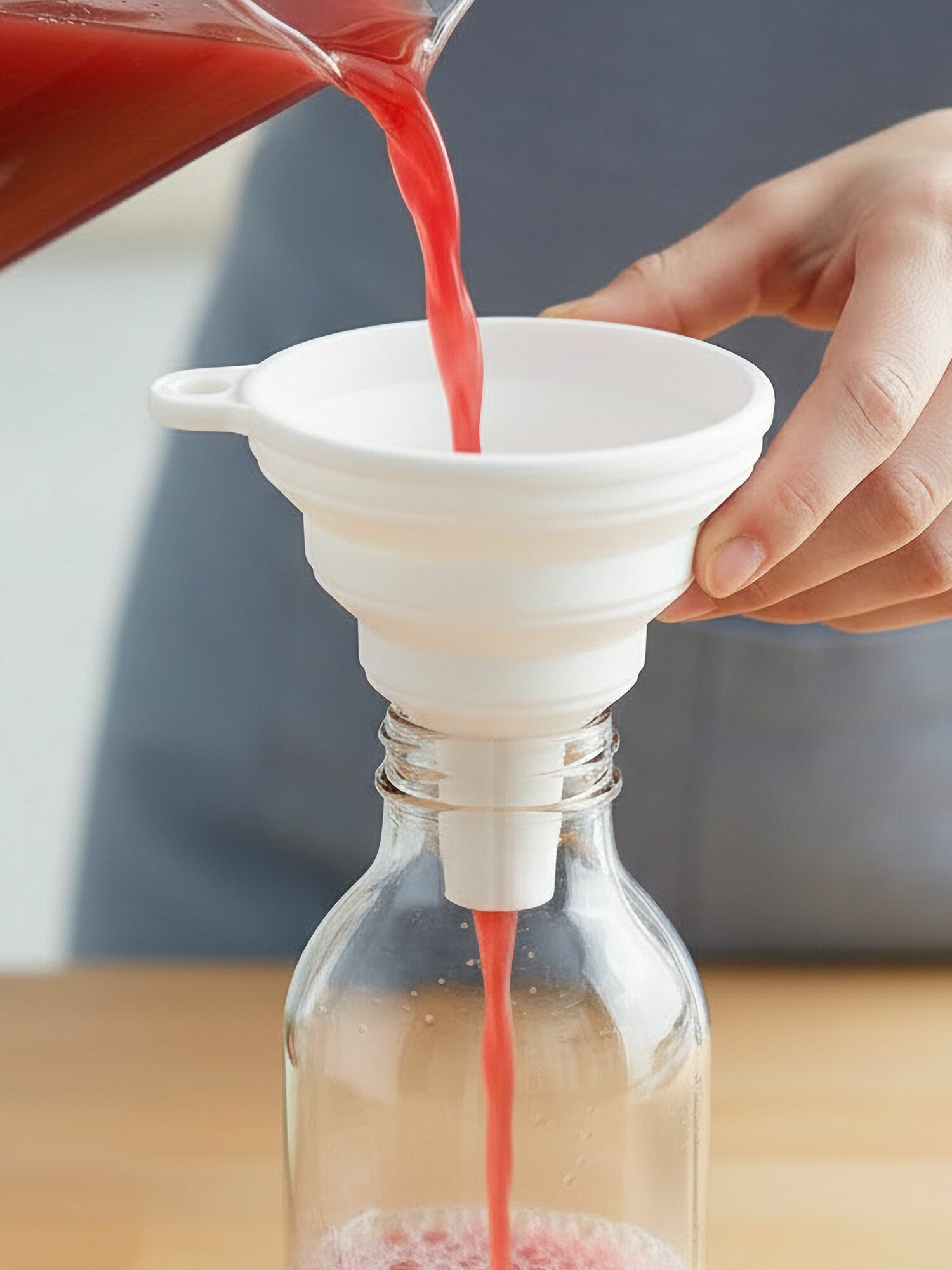 Воронка кухонная складная силиконовая для бутылок и банок, для горячего, диаметр 7.5 см, белая
