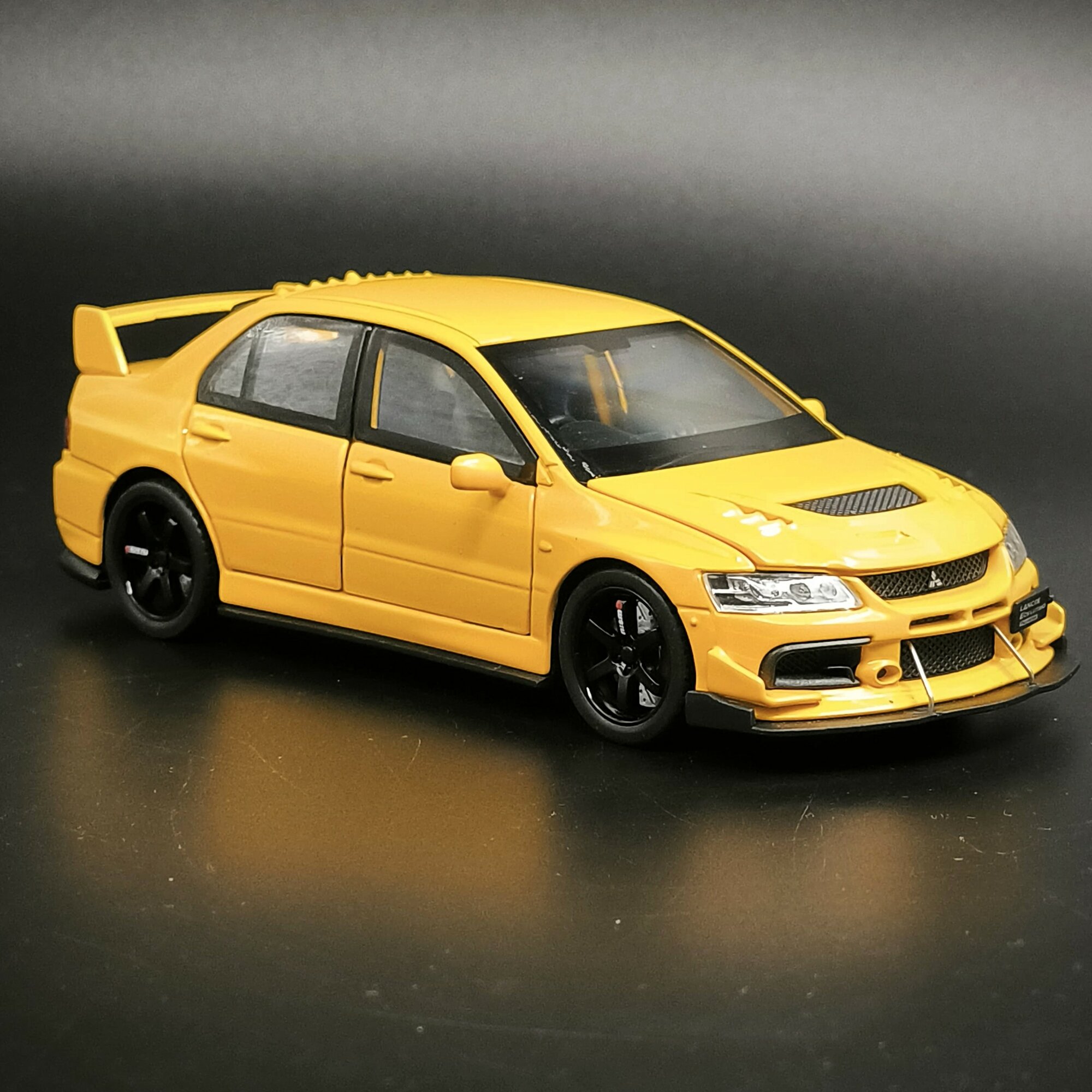 Металлическая машинка Mitsubishi Lancer Evolution с световым и звуковым сопровождением. Масштаб 1:32