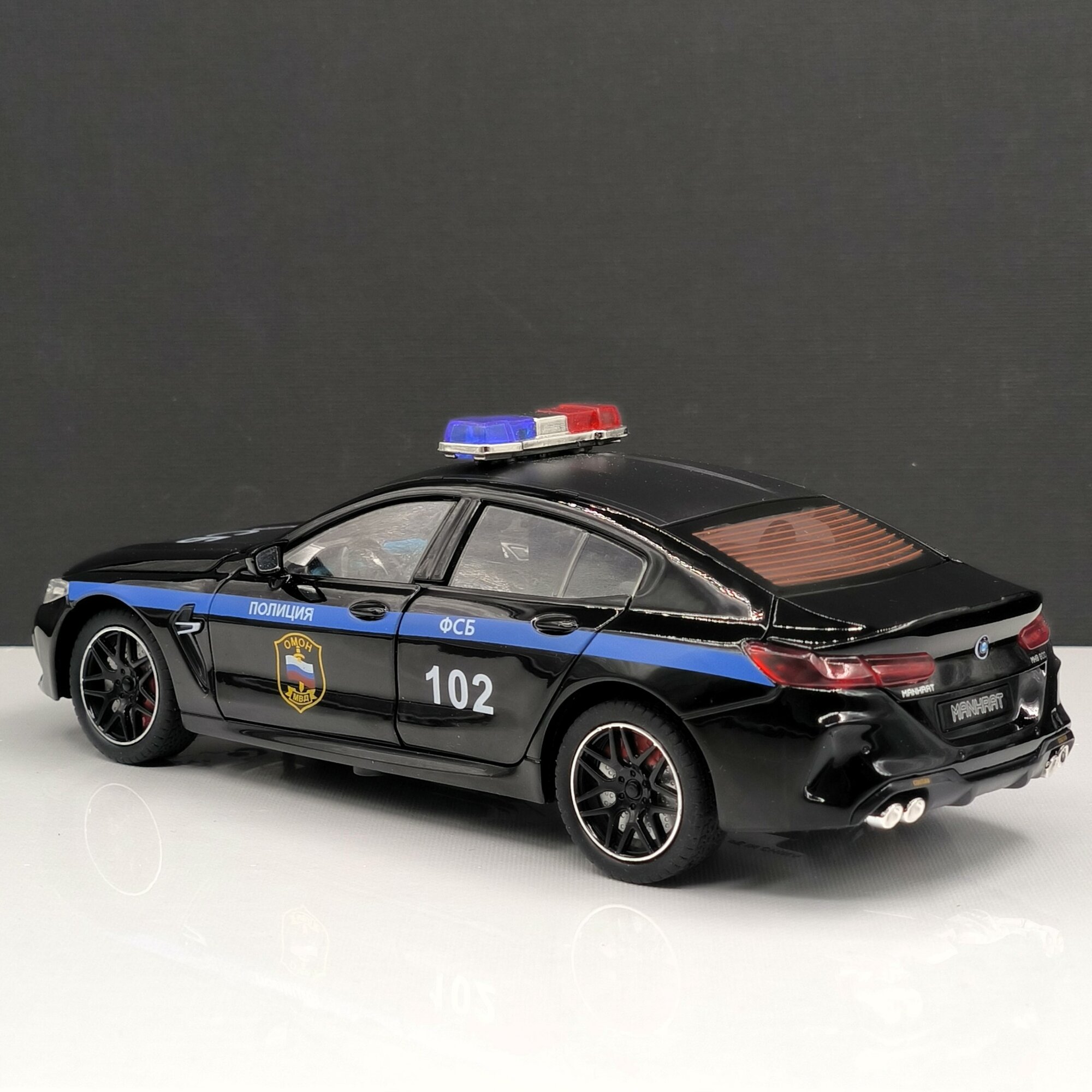 Металлическая машинка BMW M8 полиция /1:24 Световые и звуковые эффекты