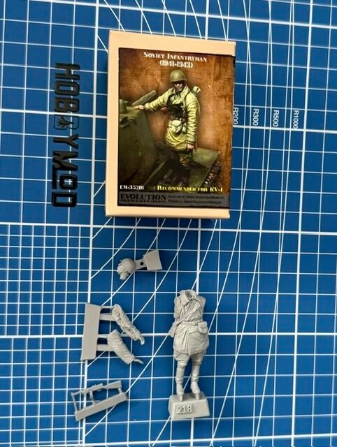 EM-35218 Фигурка для самостоятельной росписи 1:35 Soviet infantryman ( 1941 - 1943 )