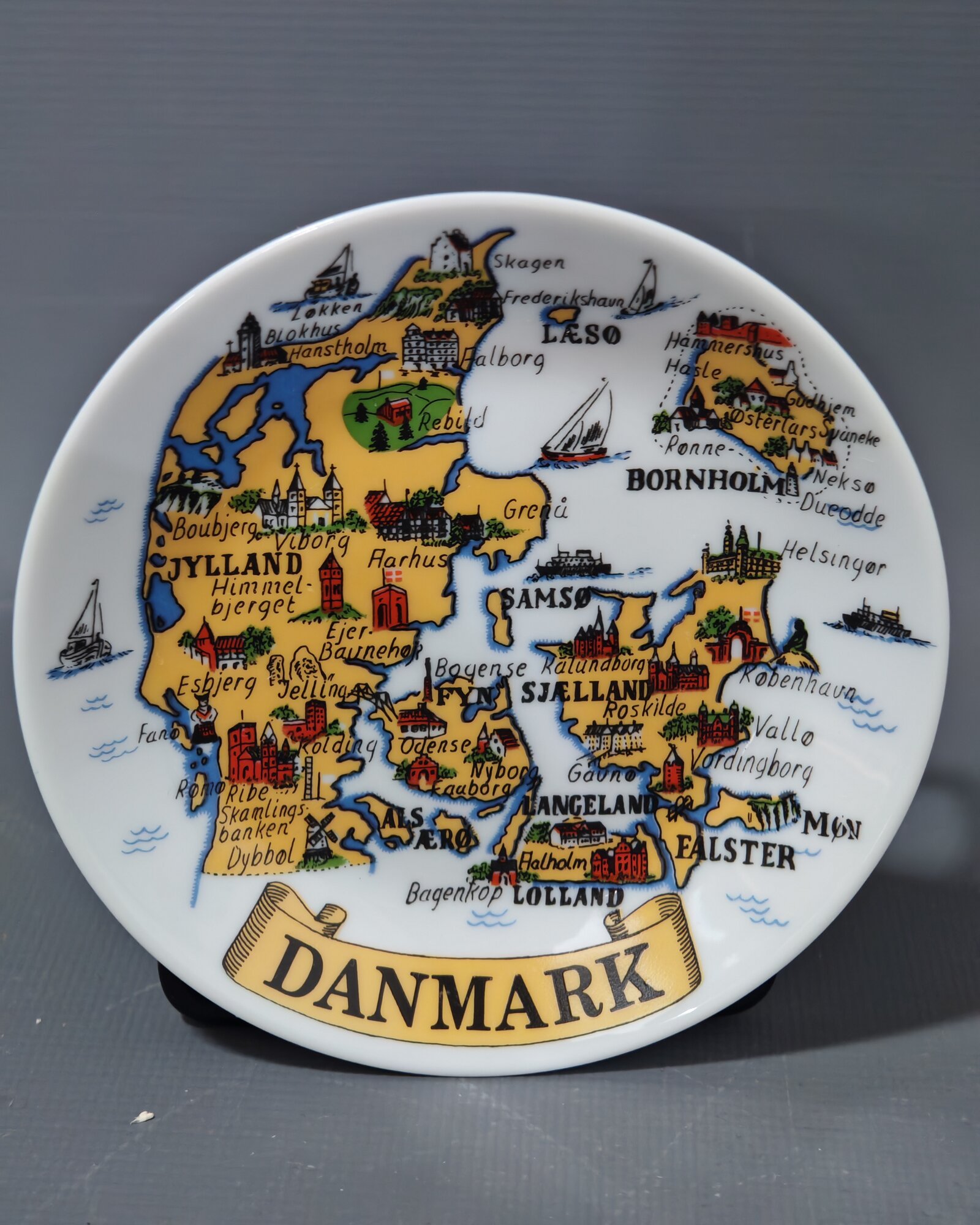 Настенное блюдце, керамика, Danmark, диаметр 11 сантиметров