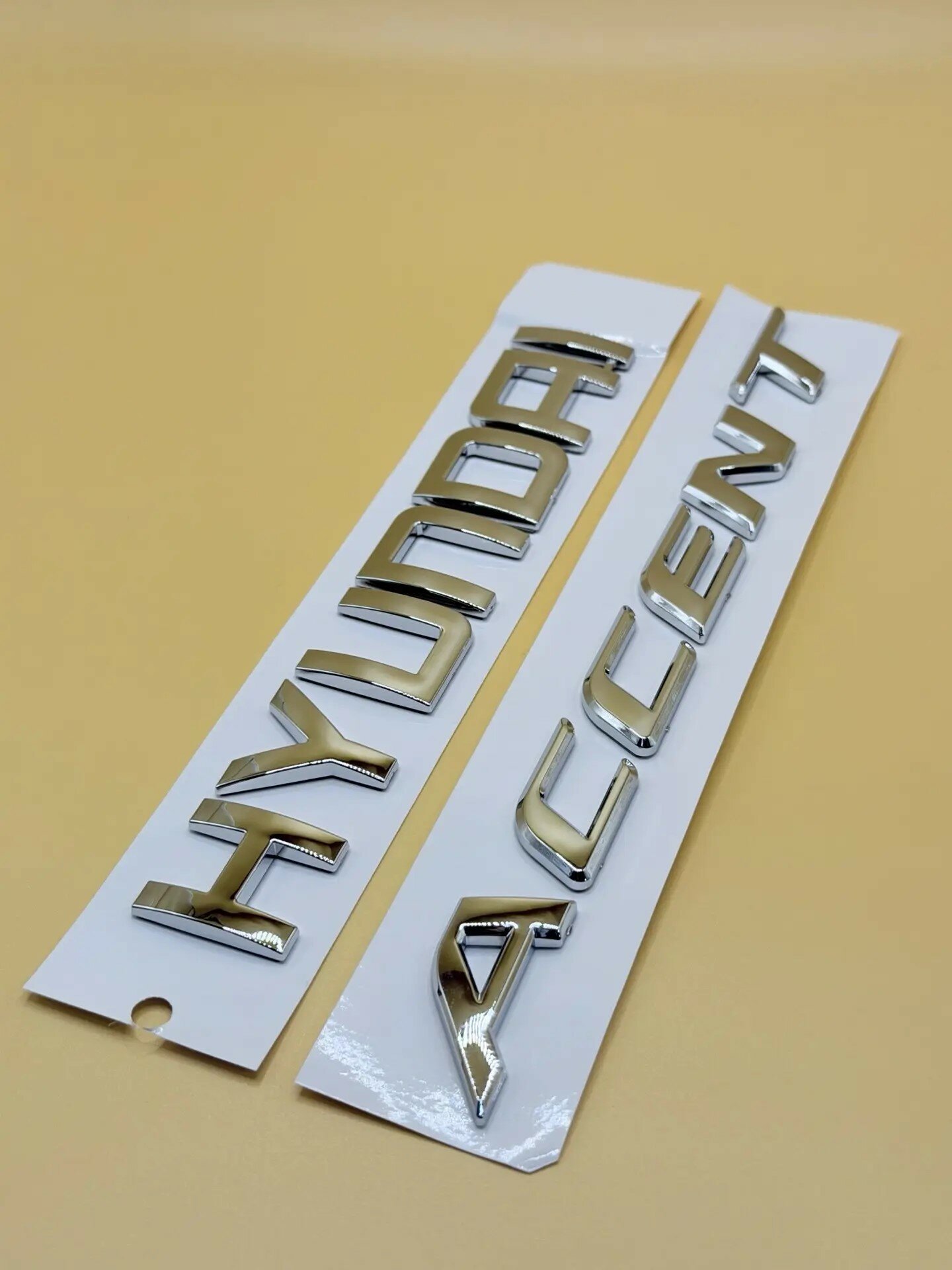Надпись наклейка на багажник Hyundai + Accent Хром ABS-Пластик