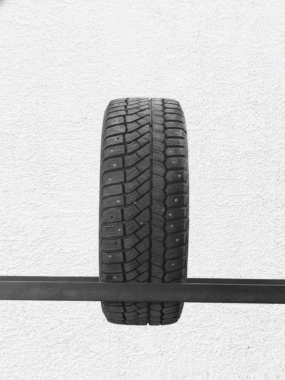 Зимние шины шипованные Viatti Brina Nordico 215/50 R17 5.0% износ PT0010598 TSB054407