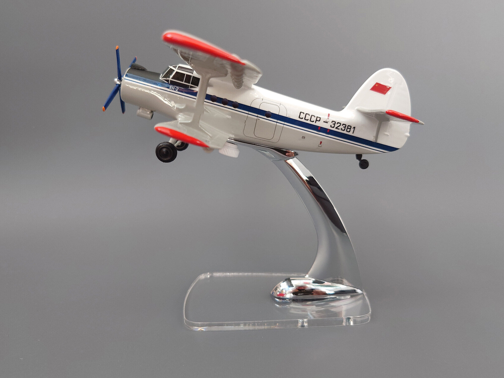 Самолет АН-2 (СССР) (RUS) [Готовая модель] (1:72) [СССР-32381]