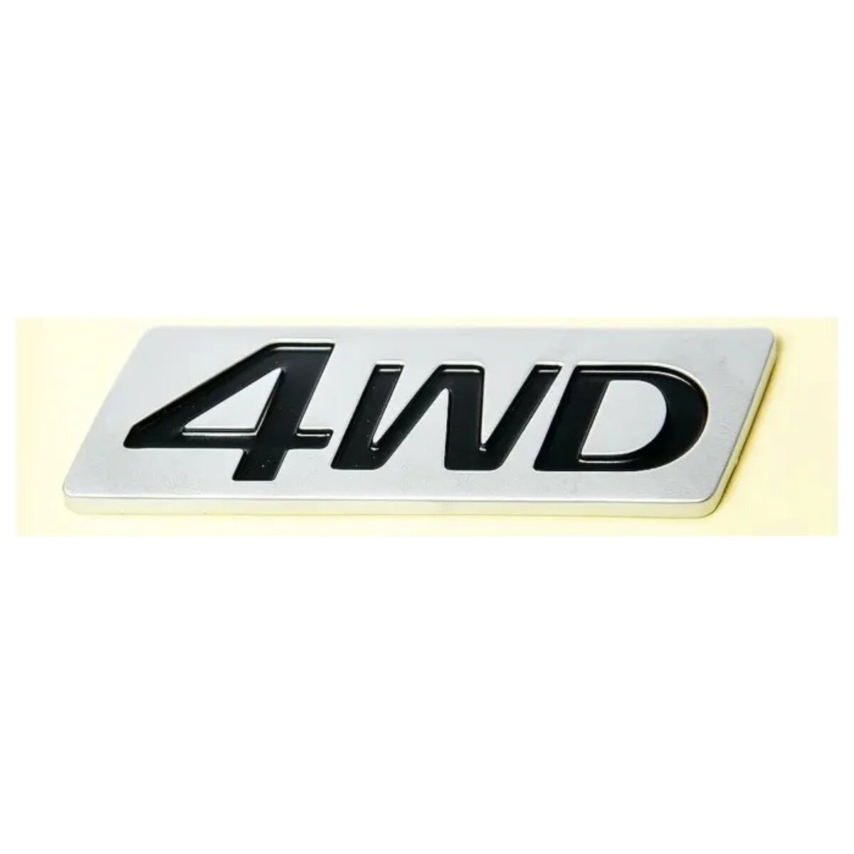 Эмблема на крышку багажника '4WD' на Рено Дастер