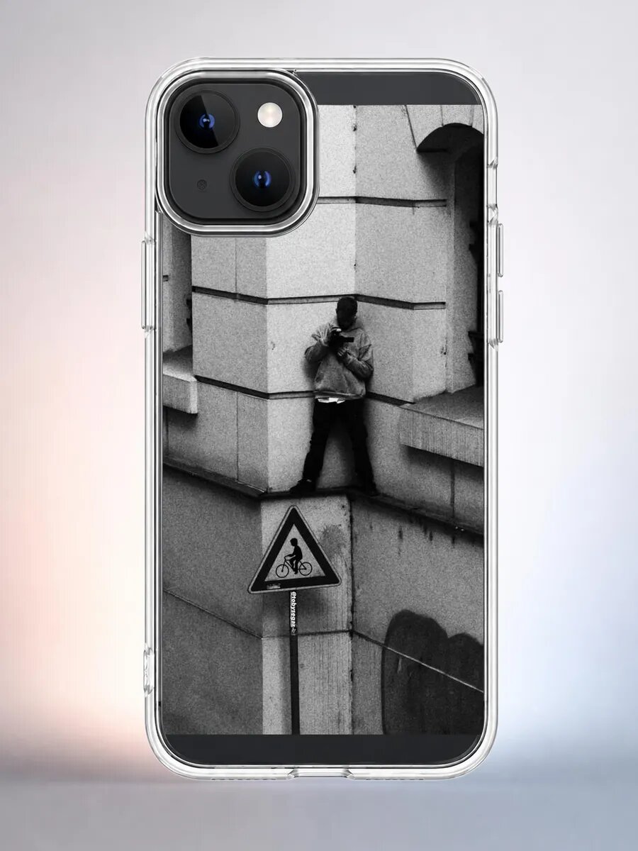 Чехол iPhone 14 паркур у стены силиконовый