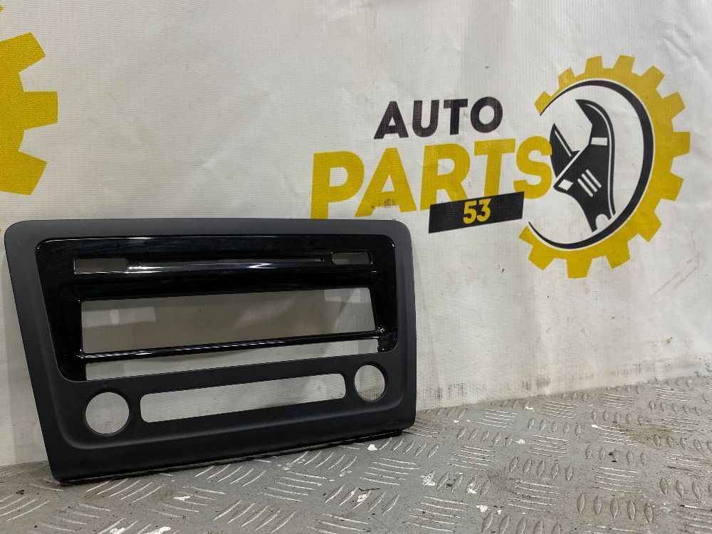 Рамка магнитолы Skoda Rapid 5JA035212 Б/У с пробегом
