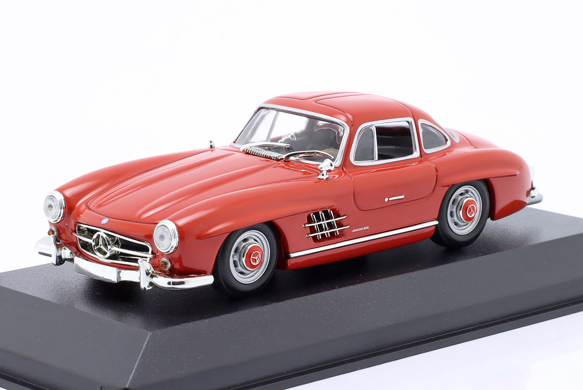 Модель коллекционная MAXICHAMPS Mercedes 300SL W198 gullwing 1955 red / мерседес крыло чайки красный