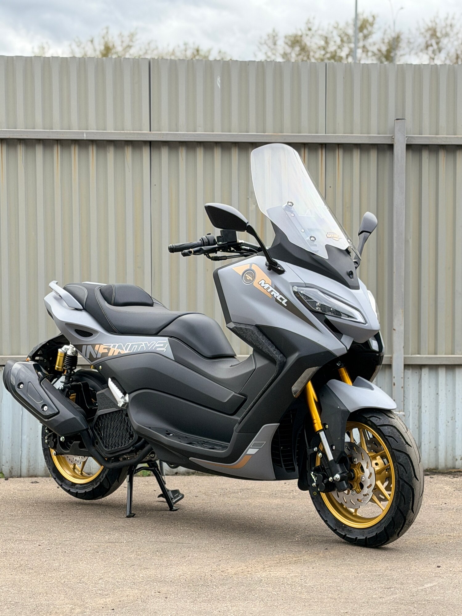 Скутер бензиновый Jilang X-Max INFINITI 230 кубов серый скутер взрослый