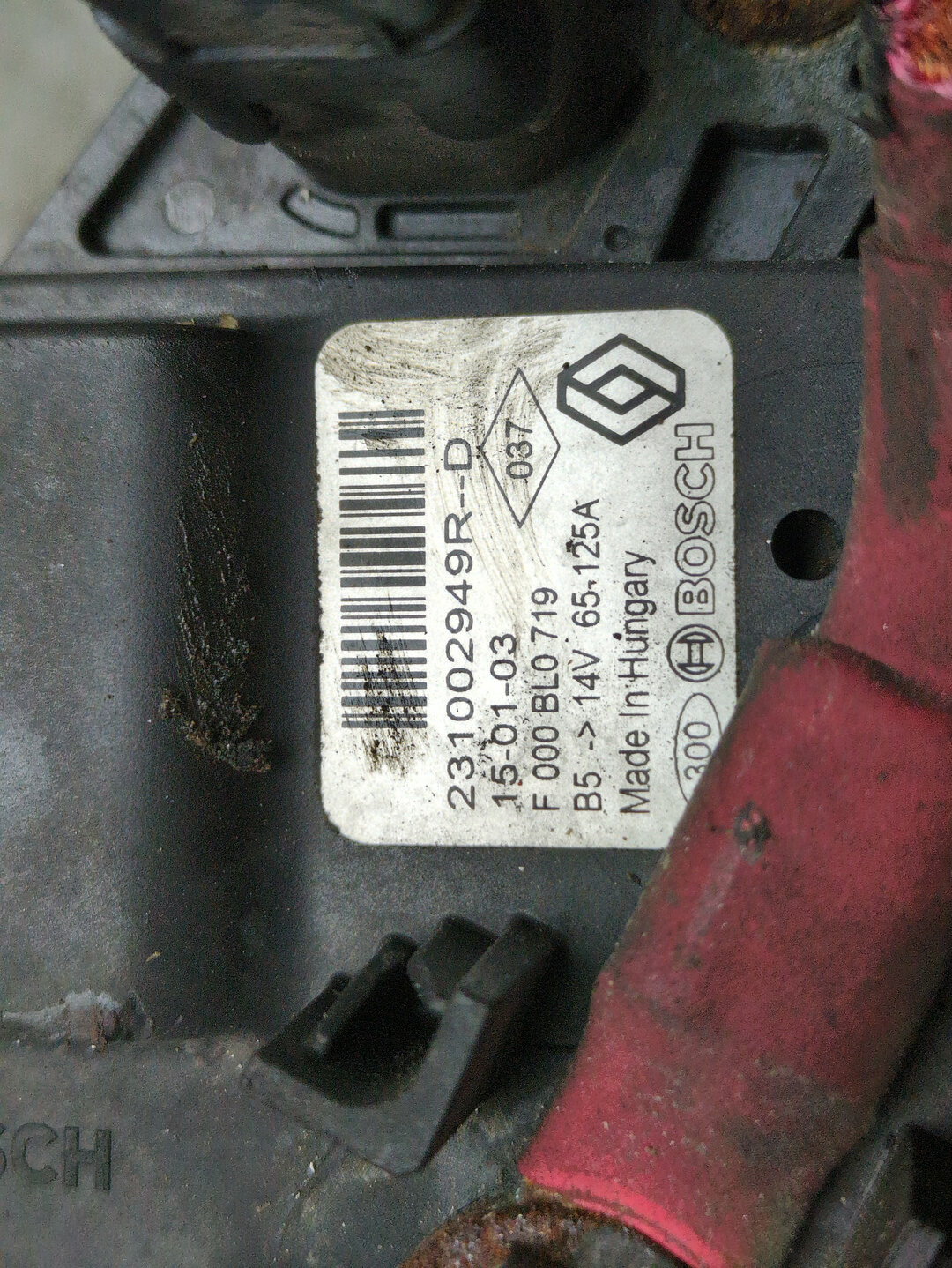 Генератор Dacia Sandero Б/У — фото 1