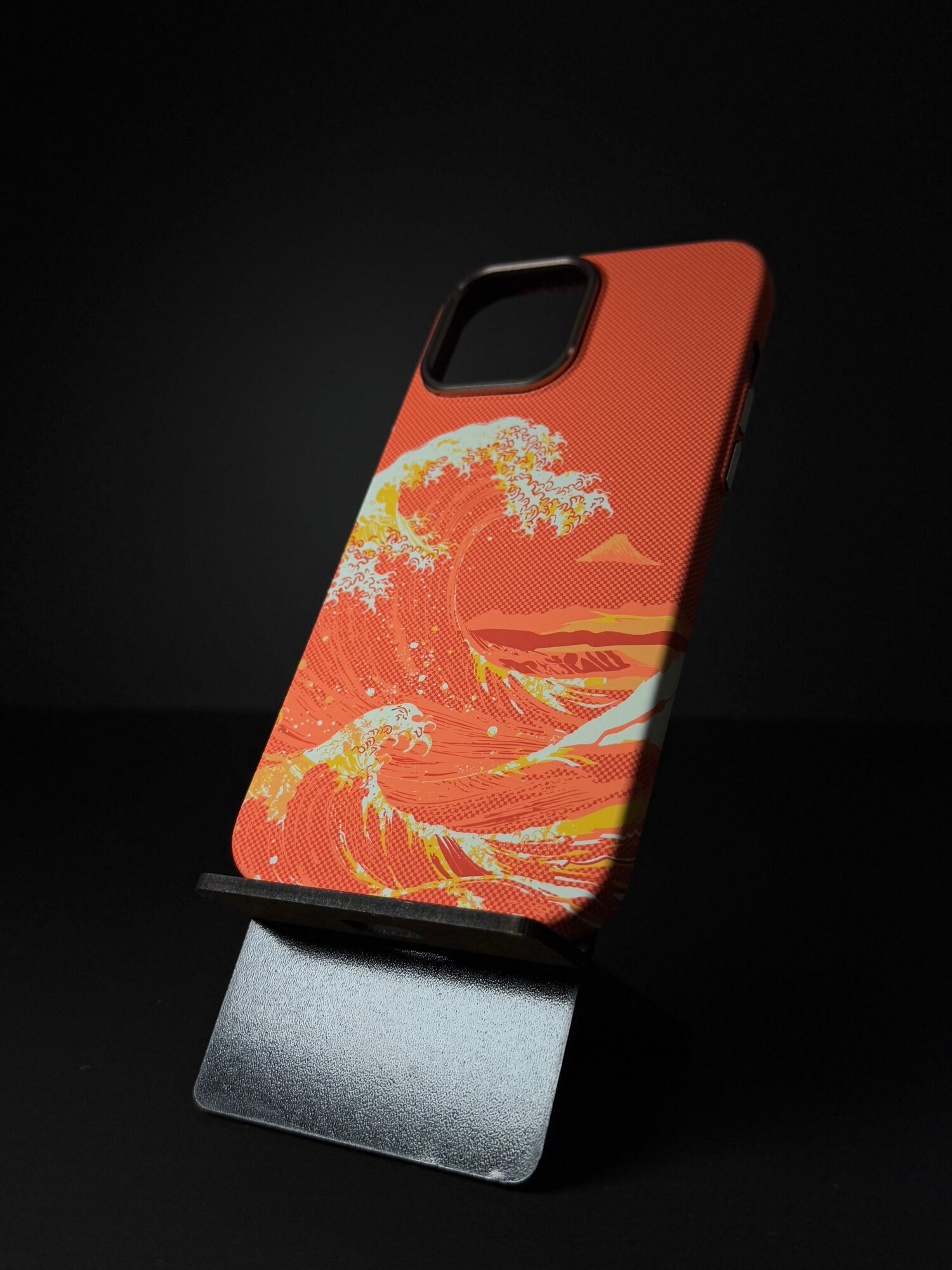 Чехол Айфон 13 Про Макс / чехол iPhone 13 Pro Max с MagSafe LUXO Life+, ярко-оранжевая волна, карбоновый