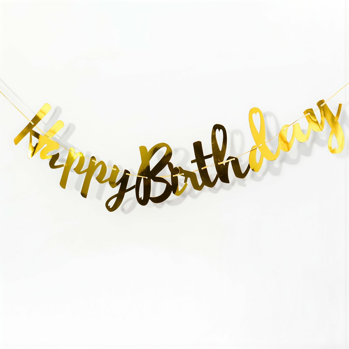 Растяжка надпись Happy Birthday красный металлик картонная для декора дня рождения в квартире на празднике в кафе, Золотые сердечки в едином стиле