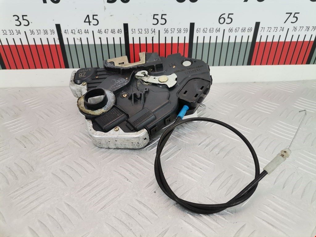 Замок двери передней правой / 1520100 Z63J1507 6903002171 Toyota Avensis 2 (T250) (с пробегом)