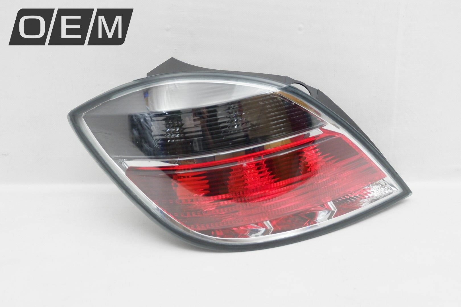 Фонарь левый для Opel Astra H год с 2007-2014, Опель Астра, 1222355, O.E.M.