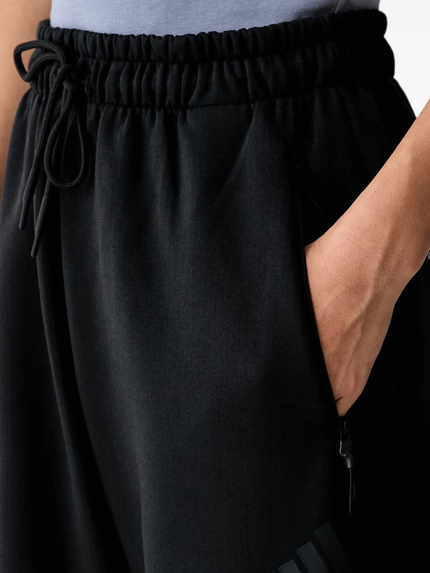 Брюки adidas Z.N.E. open-hem pants, размер 4 UK, black — фото 1