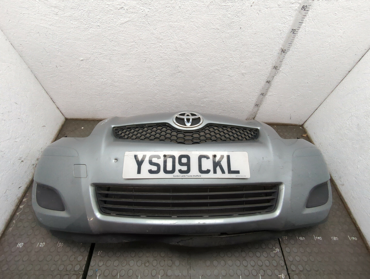 Бампер передний Toyota Yaris Б/У