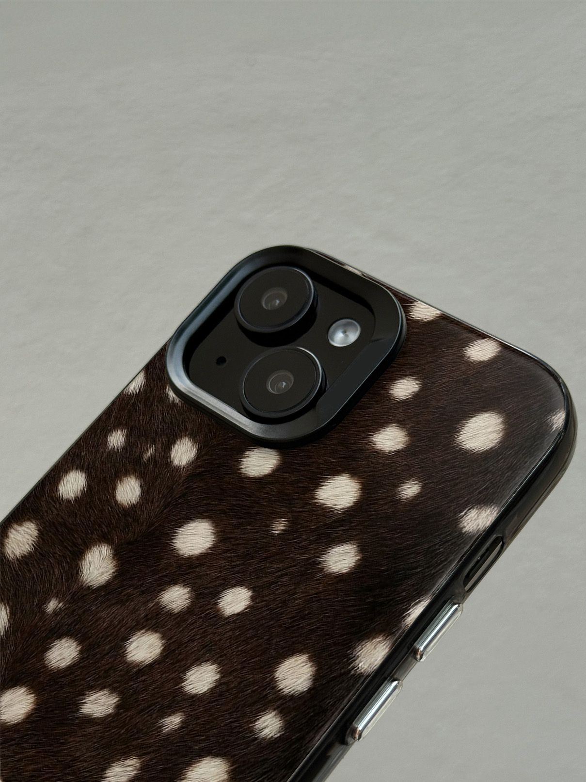 Чехол на iPhone 14 Plus в горошек — фото 1