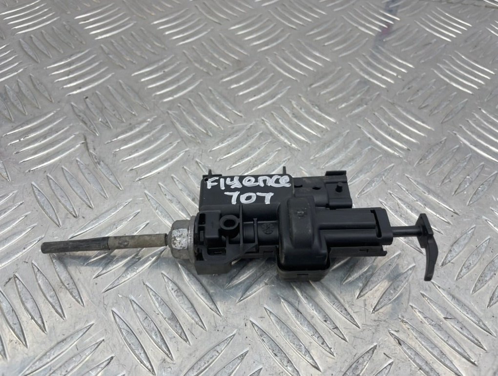 Замок лючка топливного бака Renault Fluence 2010 788265217R L30R K4MW839 (с пробегом)