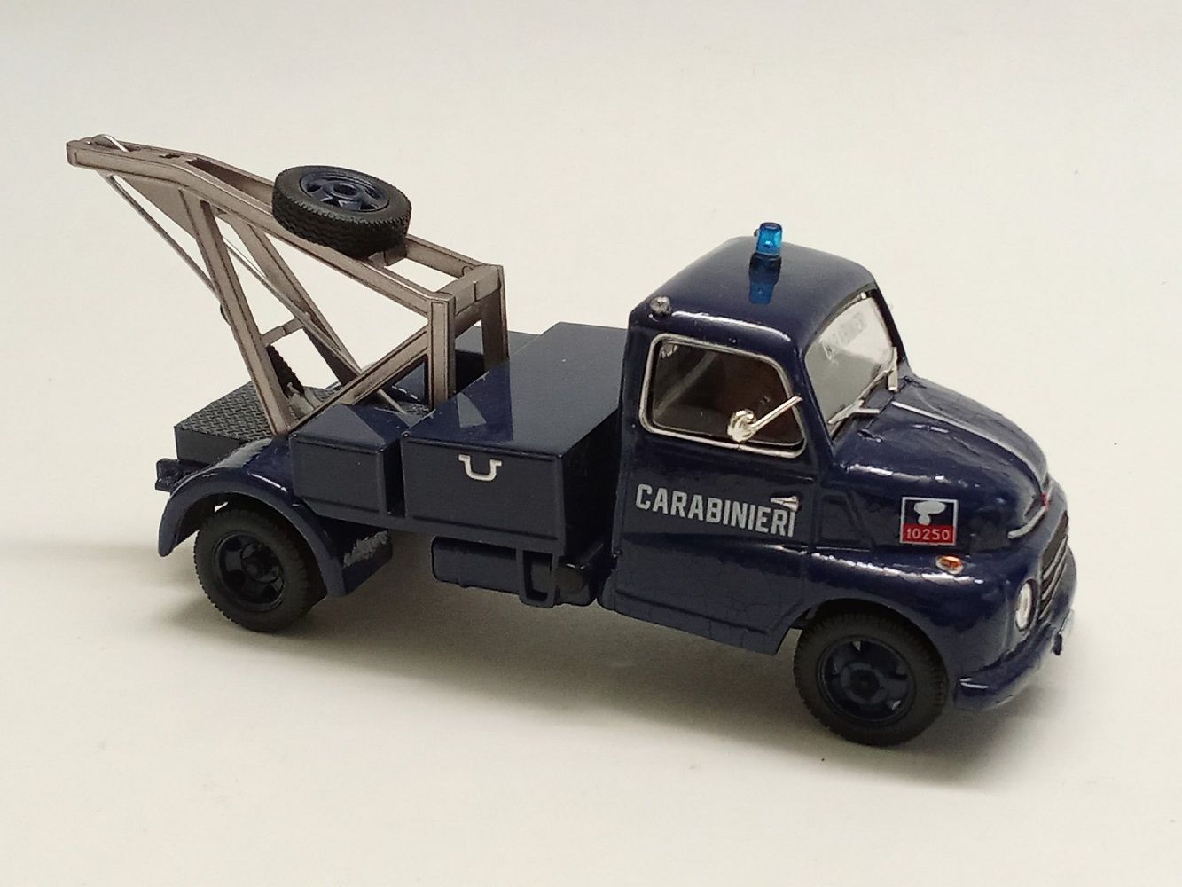 Полицейские машины мира модель Fiat 615N Carabinieri 1:43 без коробки