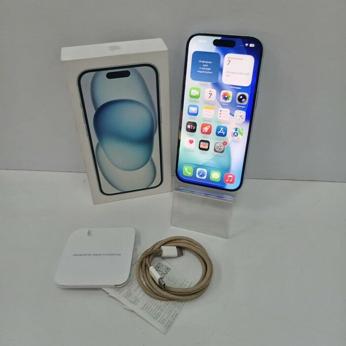 Смартфон Apple iPhone 15 6/128 Голубой