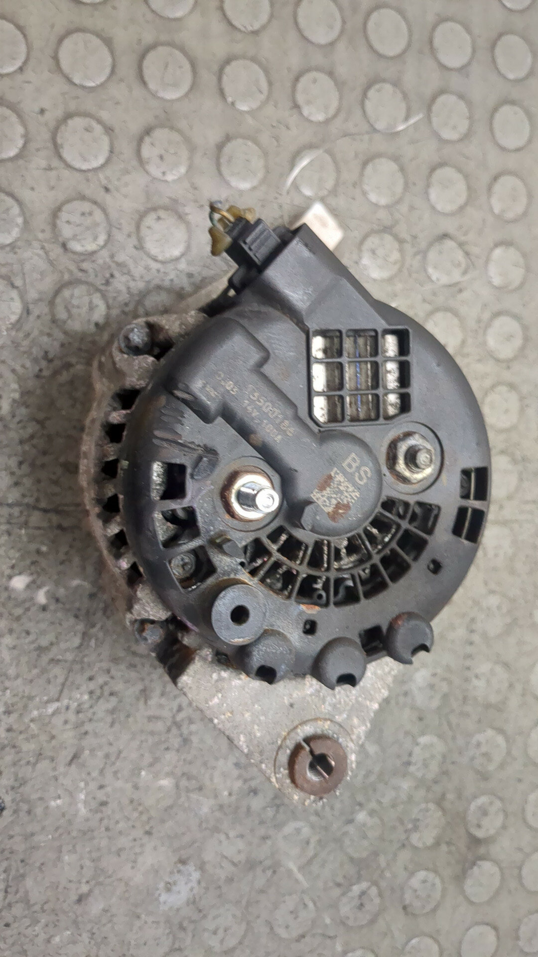 Генератор Opel Astra J Б/У — фото 1