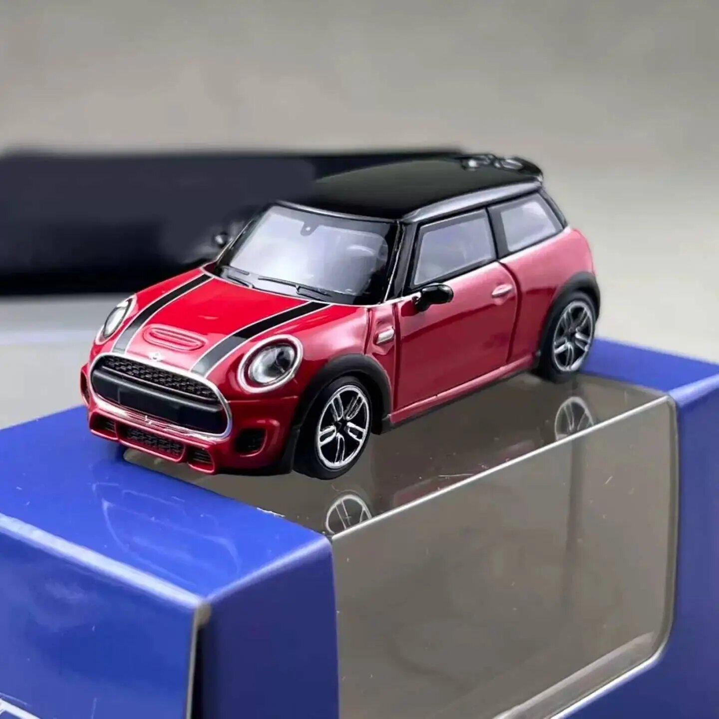 Модель автомобиля Mini Cooper JCW F56 из металла GCD 1:64