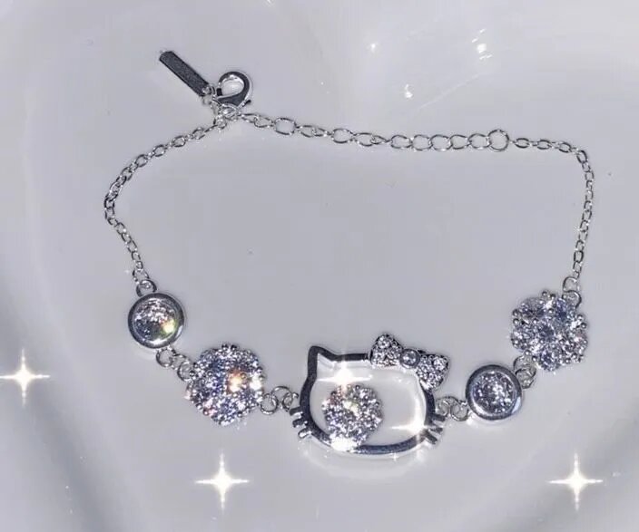 Браслет с героем мультфильма Hello Kitty c подвесками стразами/ Модный аксессуар для девушки