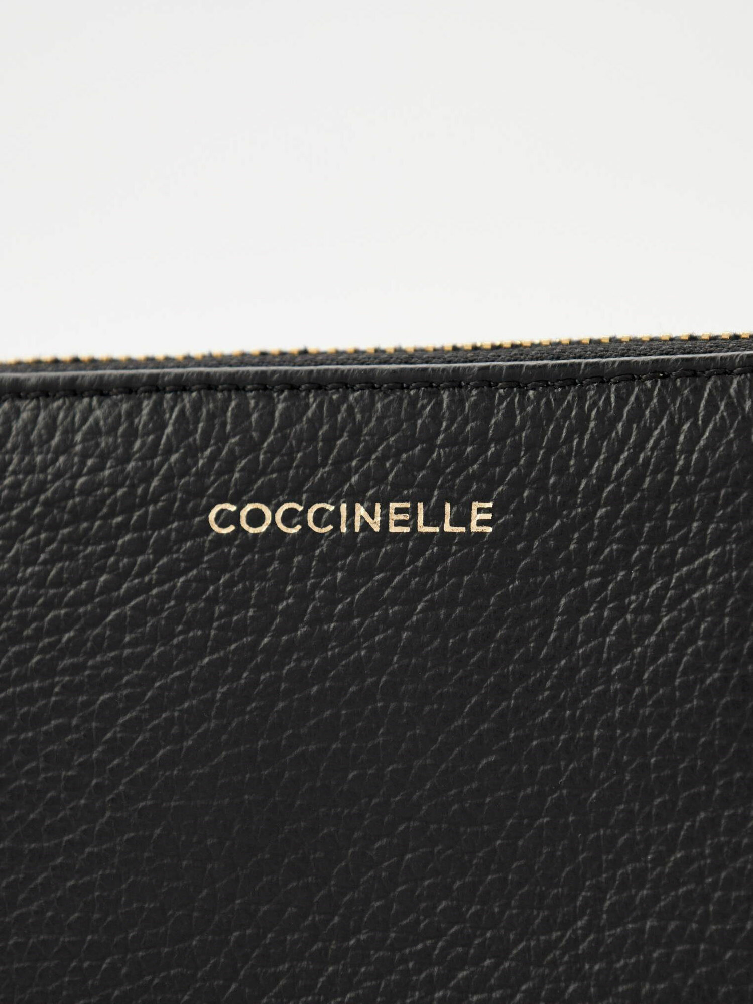 Сумка клатч COCCINELLE C-ME, фактура зернистая, черный — фото 1