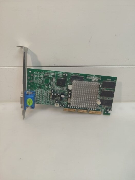 Видеокарта AGP GeForce2 MX400 7M-64M