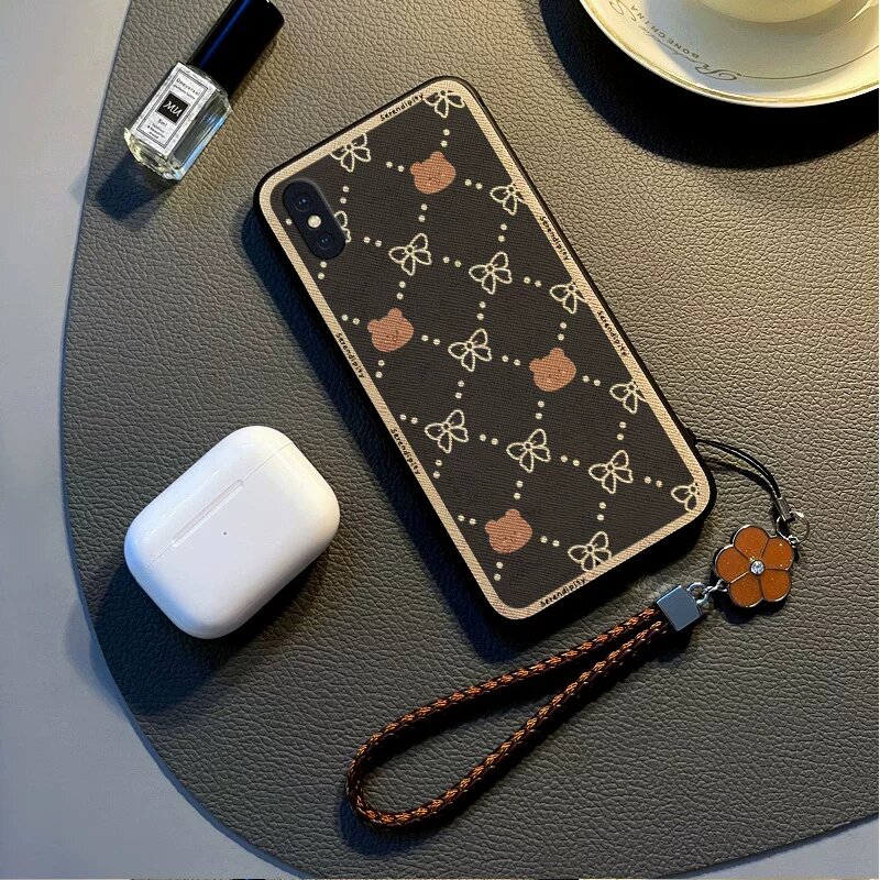 Силиконовый чехол для iPhone XS Max с черным бабочьим медвежьим узором и лямкой для защиты телефона