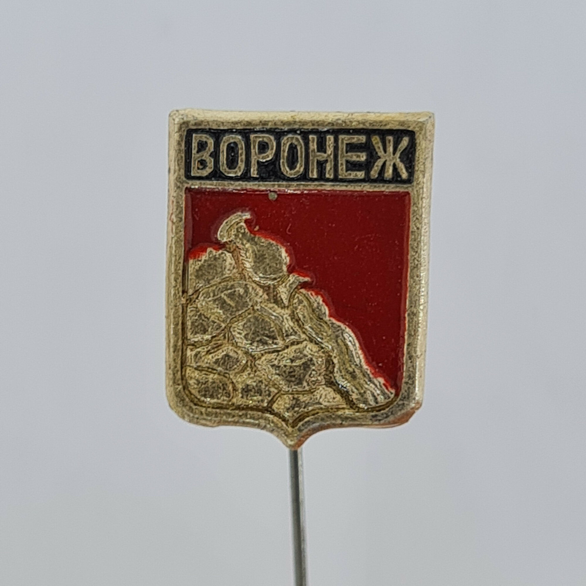 Значок СССР. Воронеж, герб города с птицей. Винтажный значек.