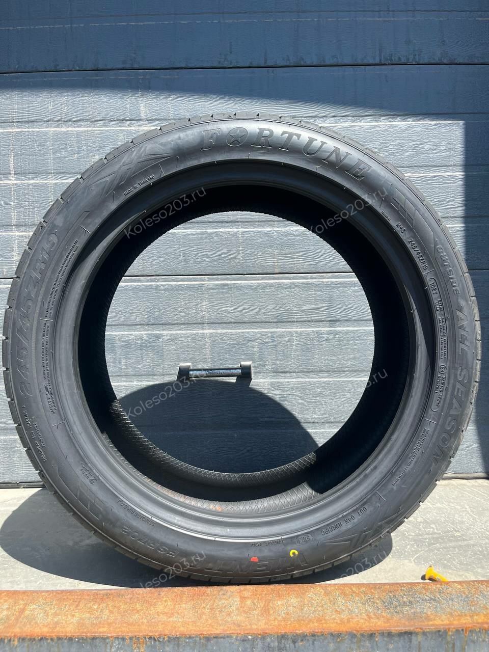 Шина Fortune Viento FSR702, летняя, 245/45, RZR19, TL, 102Y, высота профиля 45 1 шт.