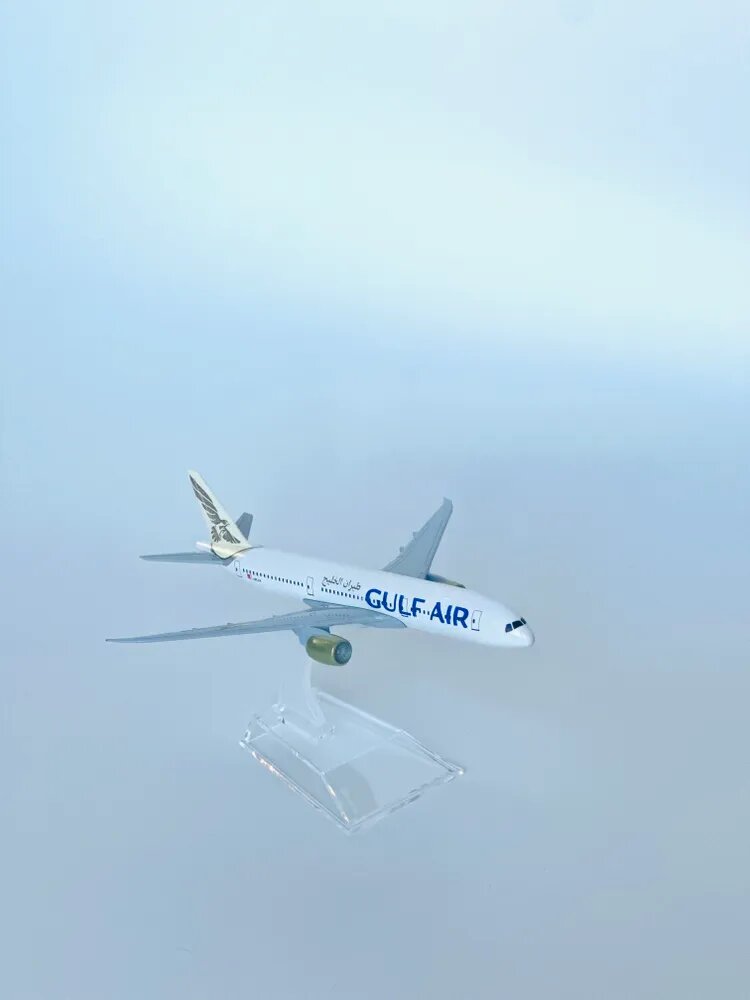 Сборная модель самолета Gulf Air 1/500, металл/пластик, 16 см, коллекционная — фото 1