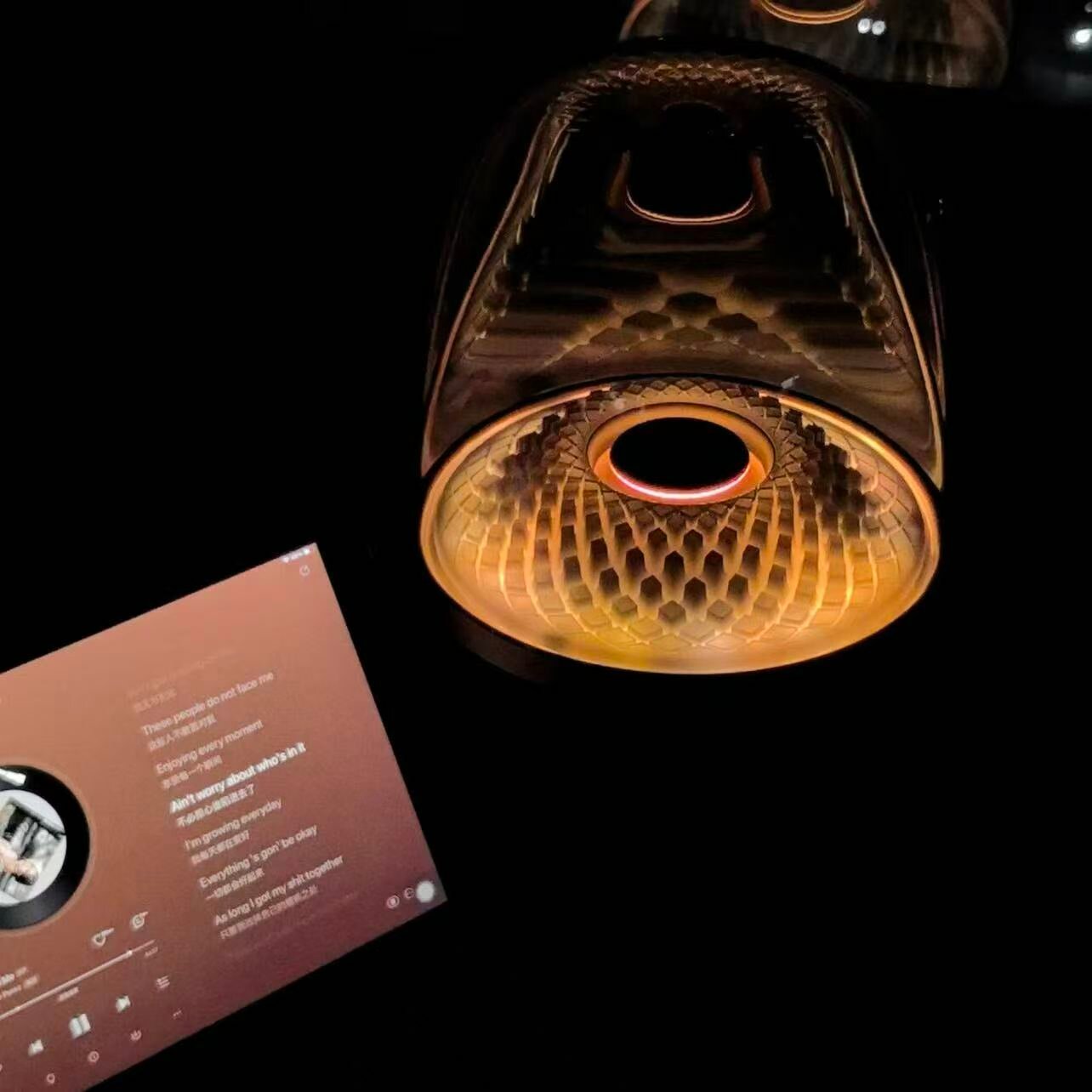Колонка Harman Kardon "Aura Studio 4"Черная золотая коллекция, беспроводная, Bluetooth 4.2