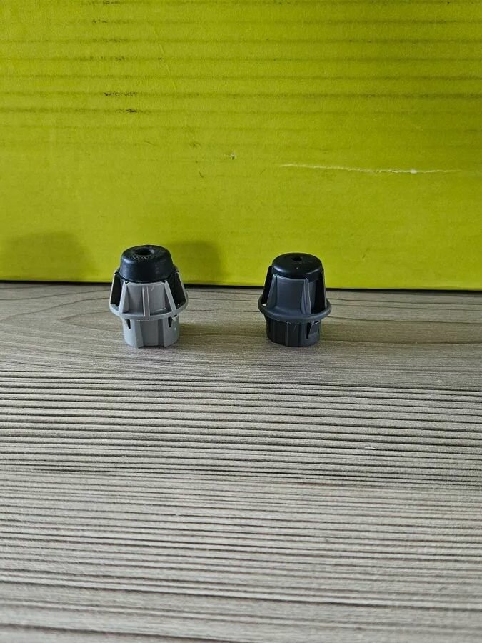 Комплект отбойников капота на одну сторону Renault 8200048938