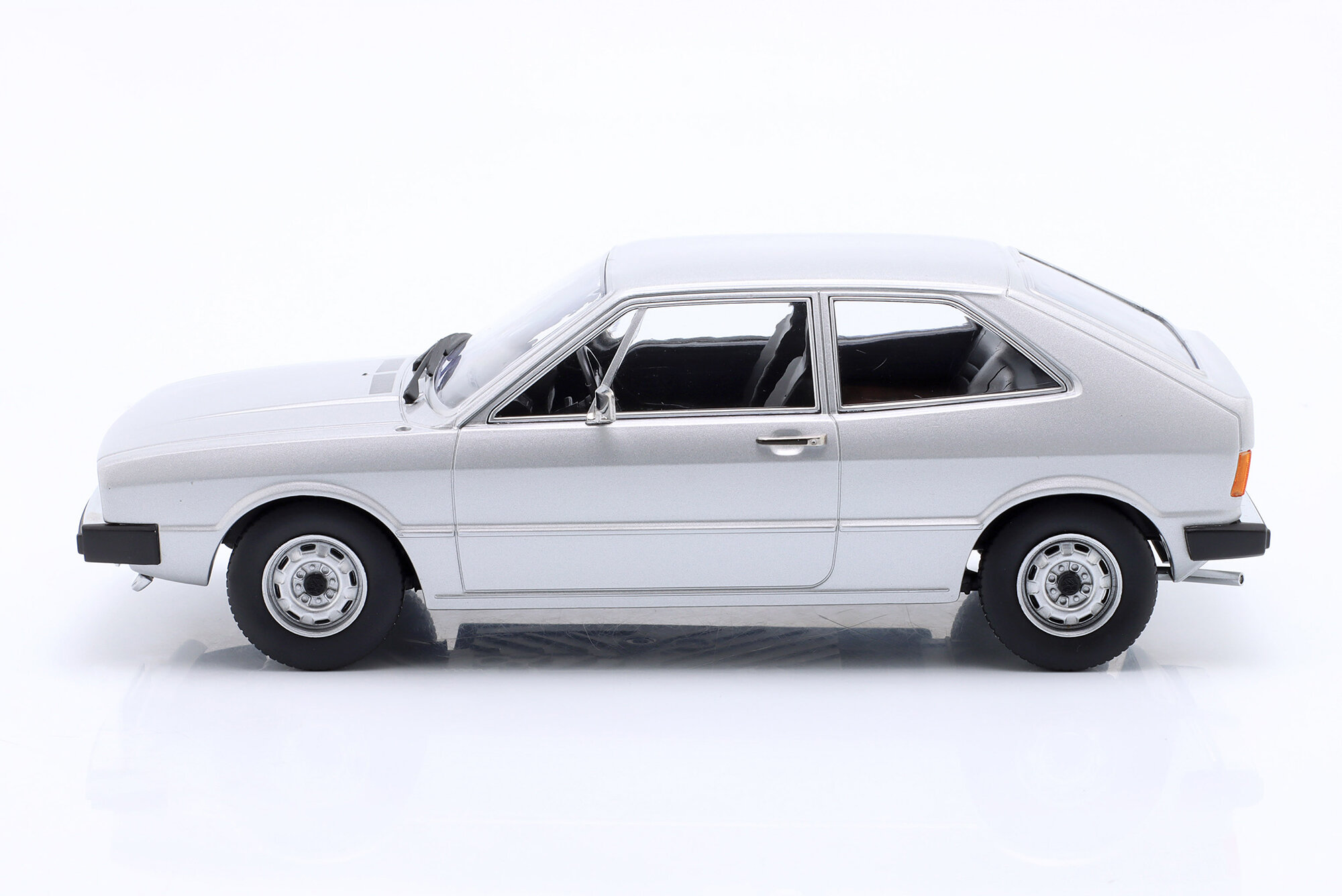 Модель коллекционная KK-SCALE Vw scirocco MK1 l 1975 silver — фото 1