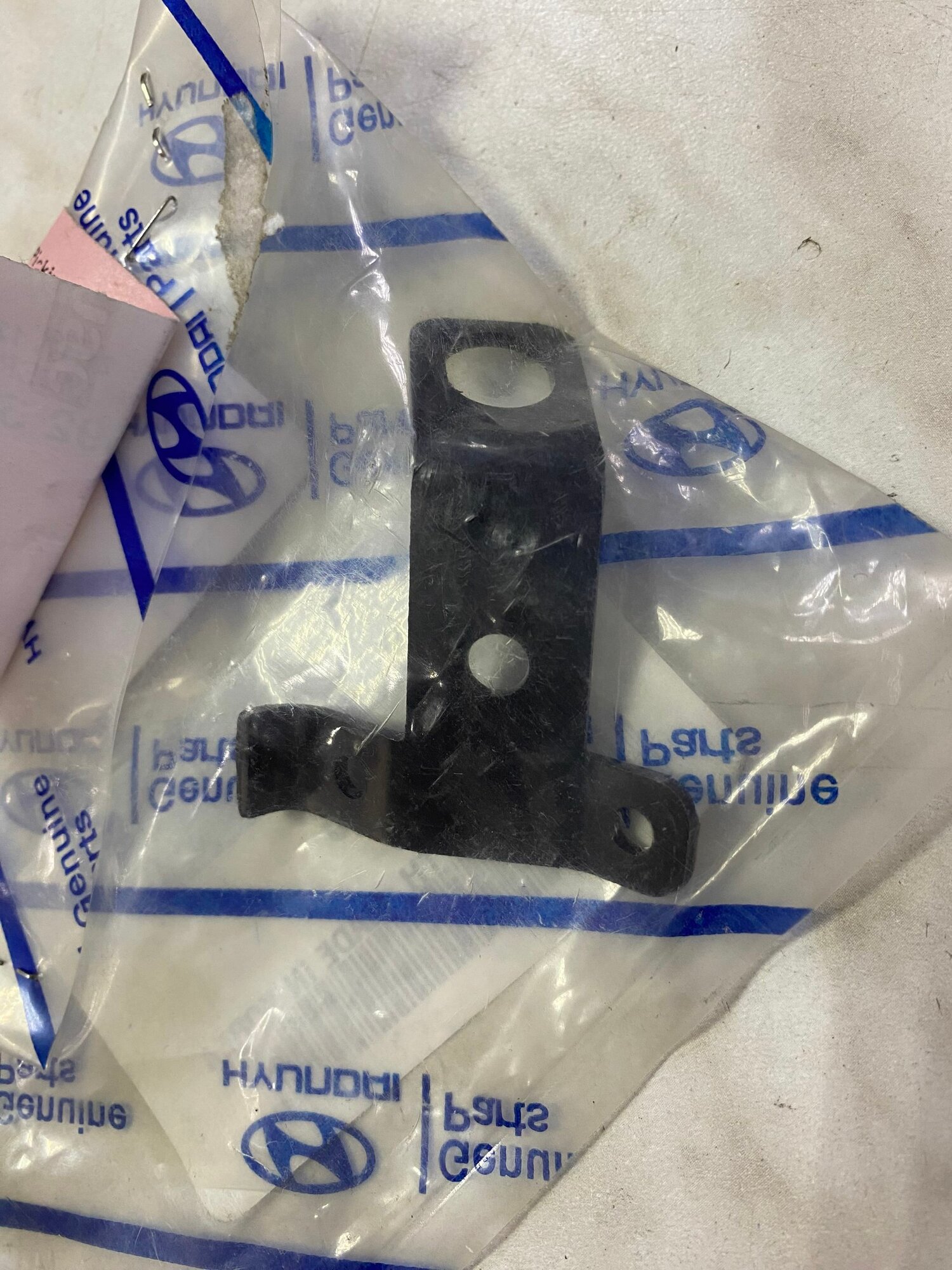 92392-56000 Кронштейн крепления поворотника правый HD65, HD72, HD78 Hyundai-Kia