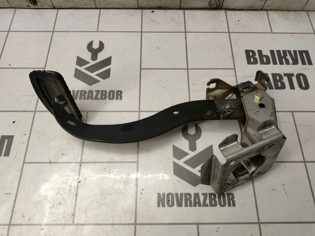 Педаль тормоза Mitsubishi Pajero /Montero Sport (K9) 1998-2008