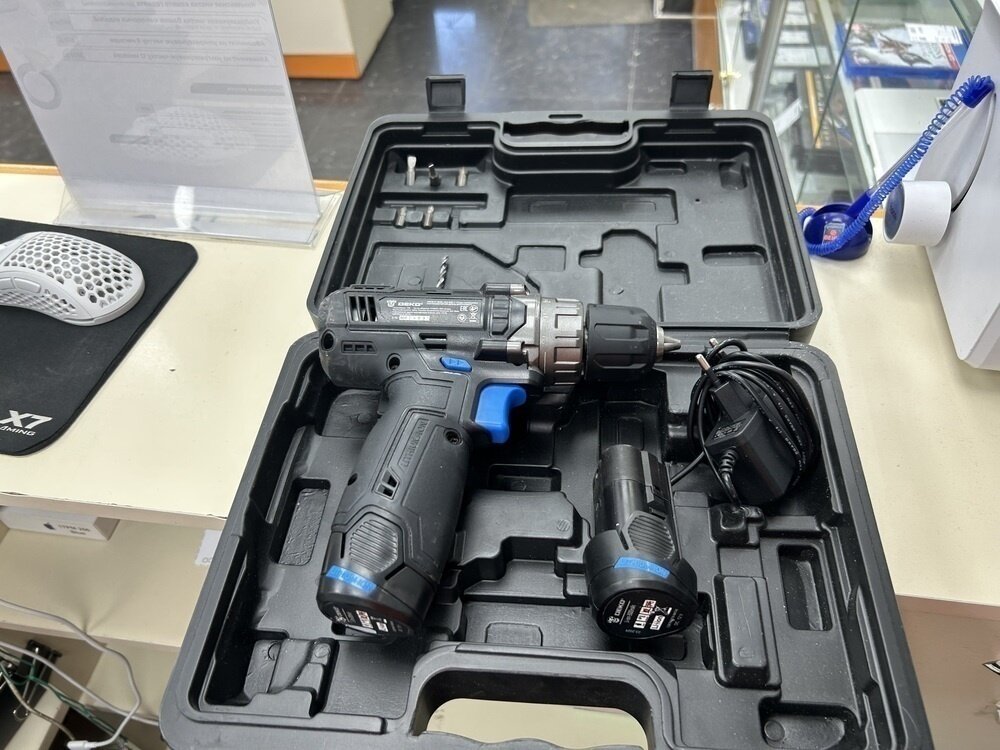 Дрель-шуруповерт аккумуляторная Deko ZKCD12V PRO 084-1015, 12 В Li-ion 2x2 Ач б/у уценка