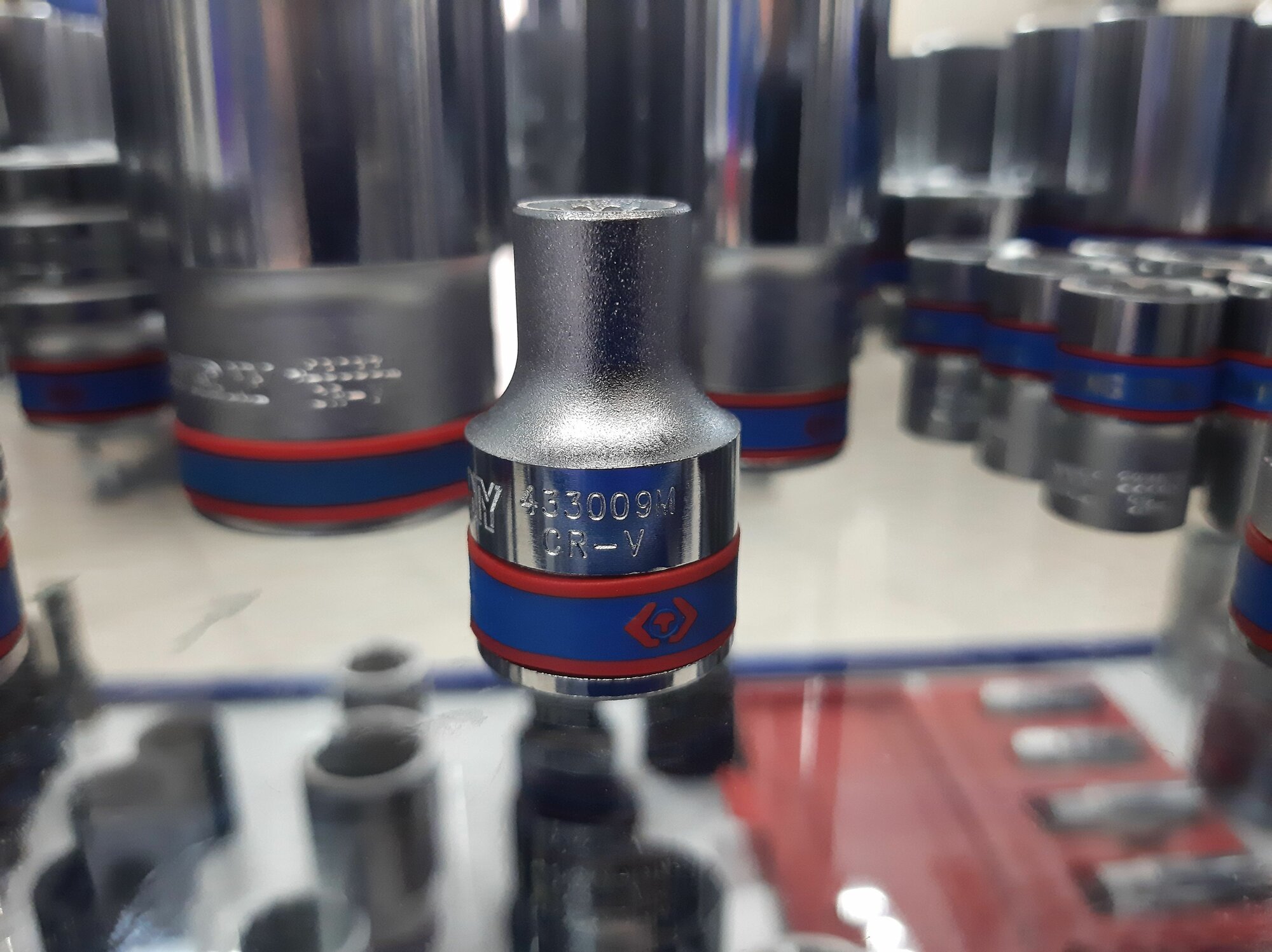 Головка торцевая стандартная двенадцатигранная для автосервиса 1/2", 9 мм KING TONY