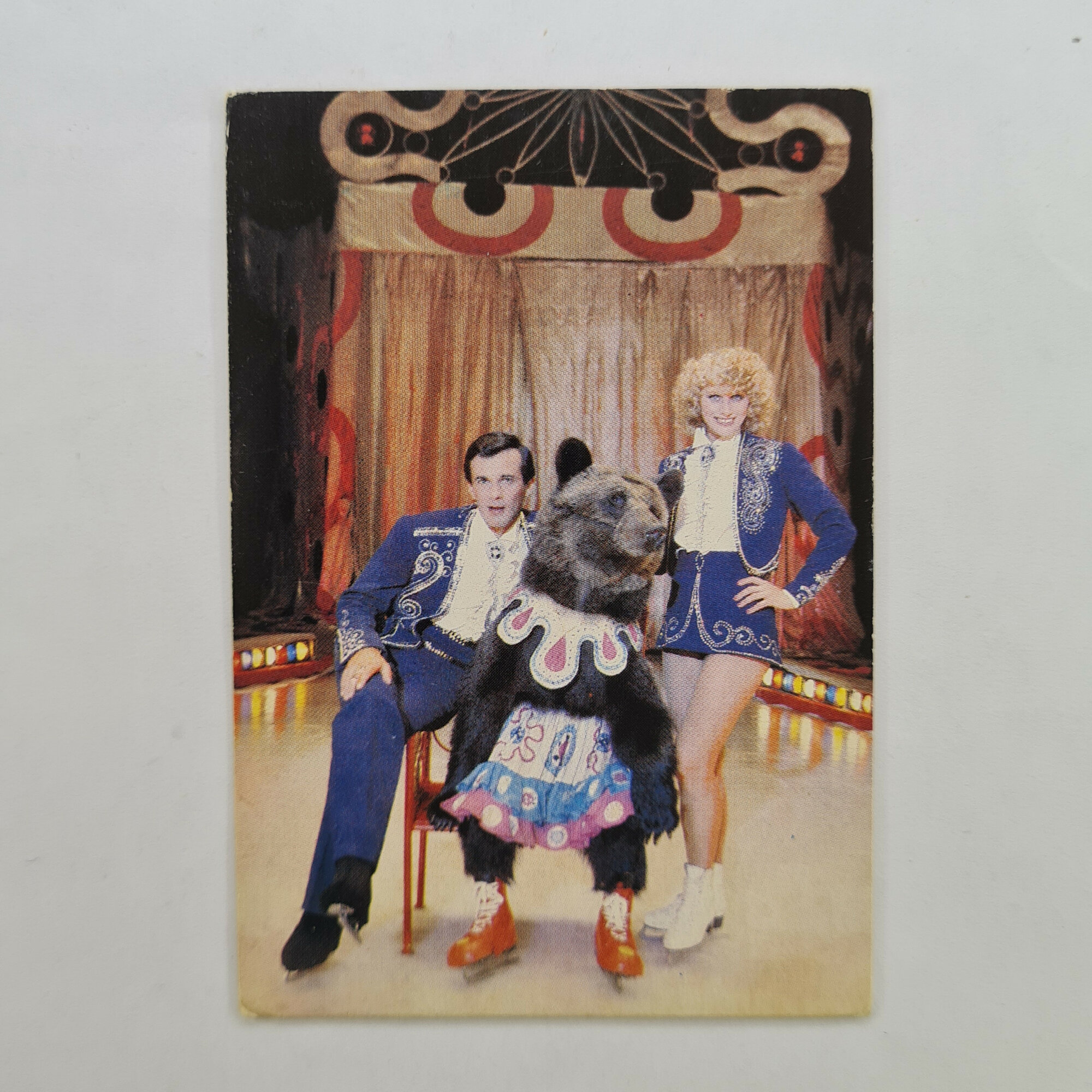 Карманный календарик СССР 1987. Цирк, артисты и медведь на коньках. Советский календарь