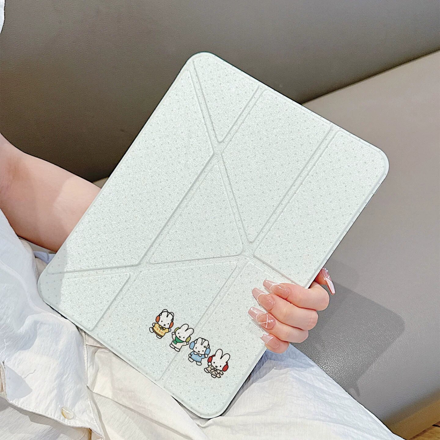 Чехол с Y-образным складыванием для iPad 11-го поколения 2025 (A16) с розовыми полосками и четырьмя Миффи