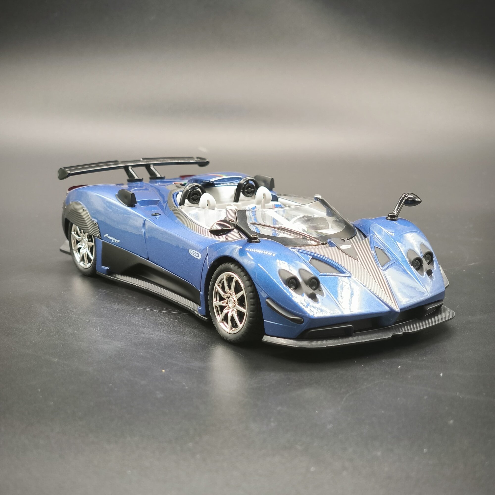 Металлическая машинка Pagani Zonda HP Barchetta, с световым/звуковым сопровождением 1:24