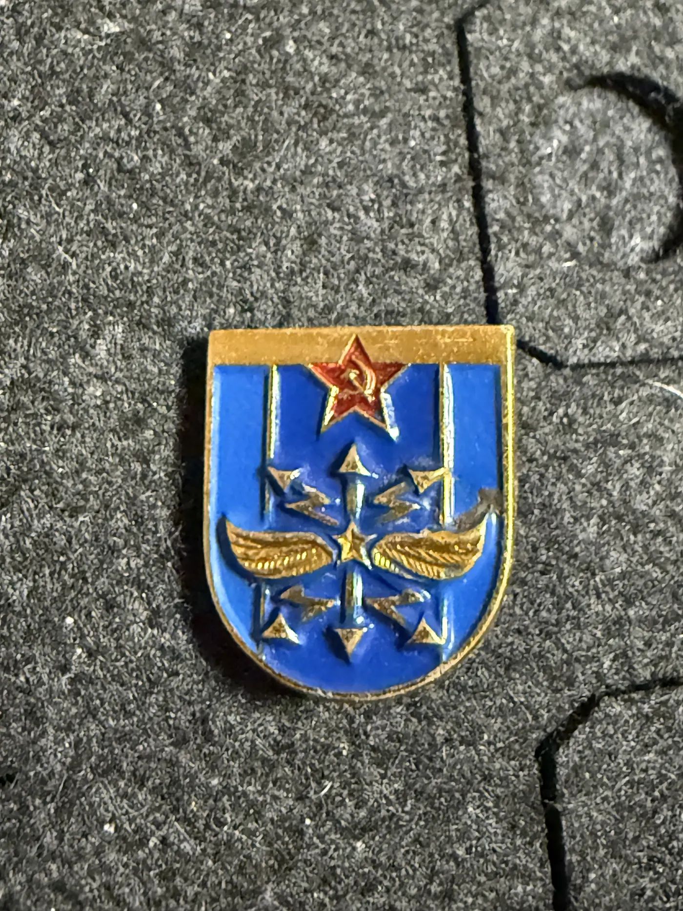 Значок Авиация СССР, щит с крыльями и звездой