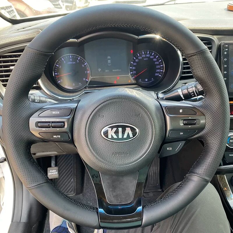 Накладка на рулевое колесо Kia K4 2014-2017, черная кожа с черной строчкой и перфорацией по бокам, материал