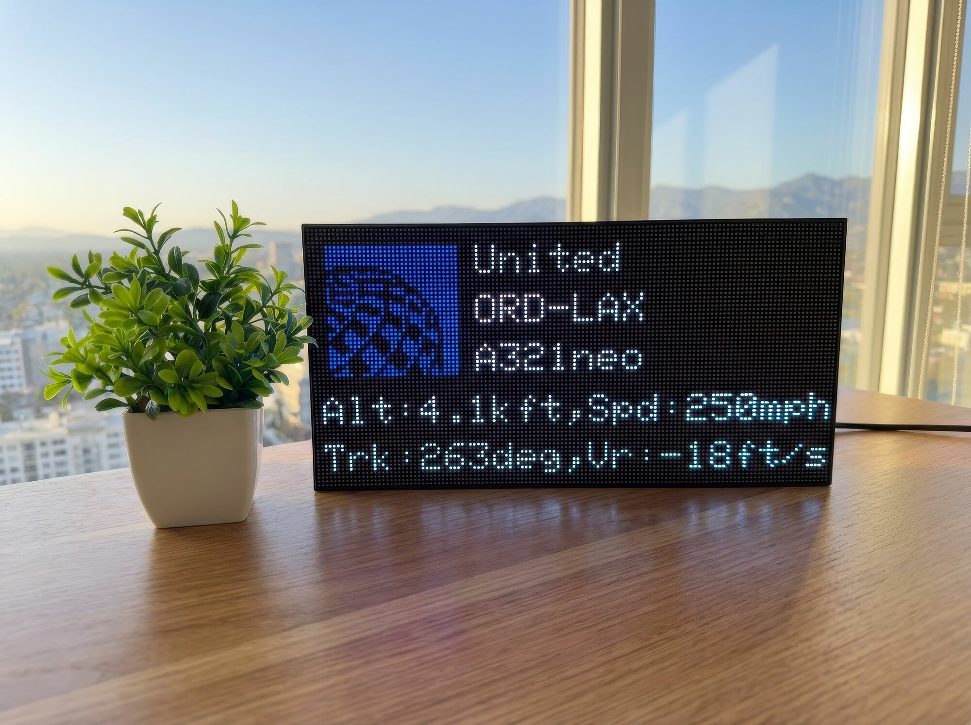 FlightWall Светодиодный дисплей для отслеживания полетов Mini Flight Tracking LED Display
