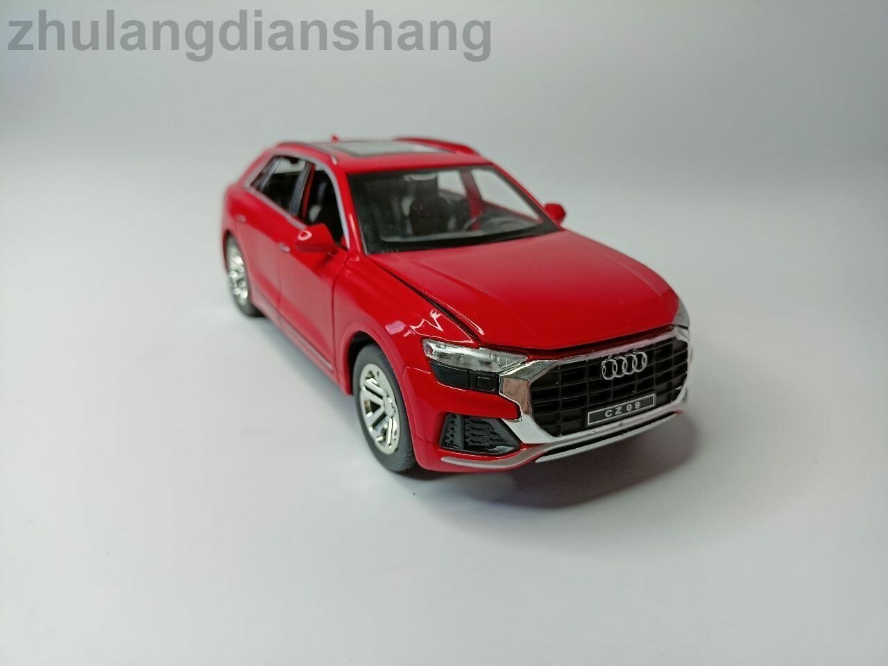 Модель автомобиля Audi Q8 коллекционная металлическая игрушка масштаб 1:24 красный