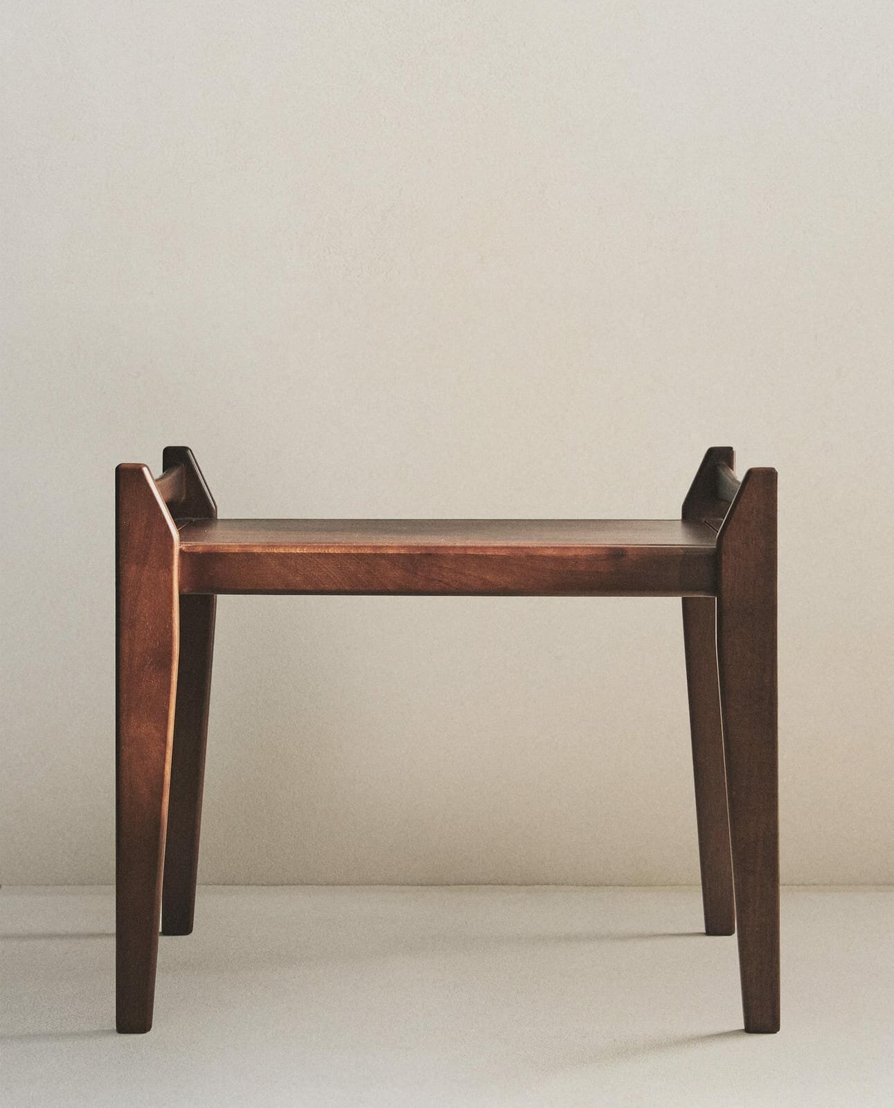 Табурет ZARA HOME маленькая деревянная скамейка, коричневый, 49.5 x 58 x 40 см 6173/073/700-99