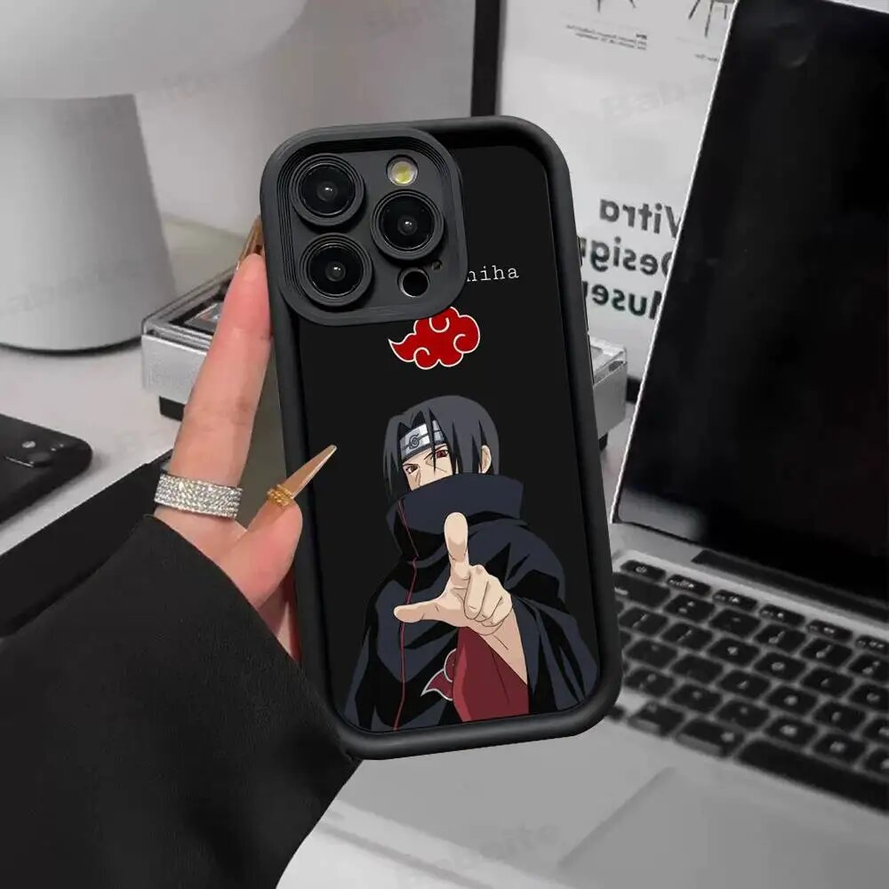 Черный чехол для iPhone 13 Uchiha Itachi